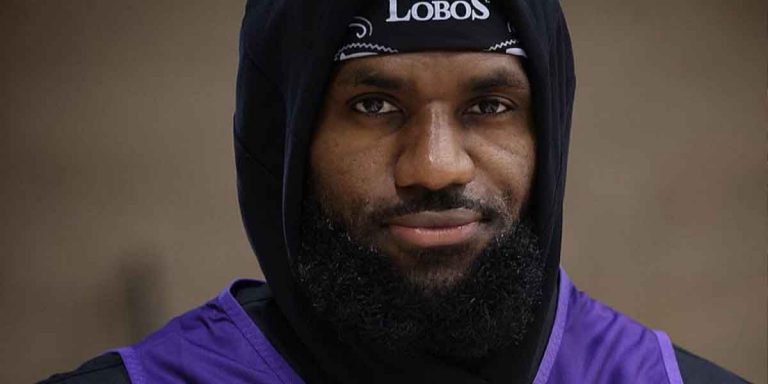 Michael Jordan Trophy, Evan Turner provoca LeBron James | Dunkest