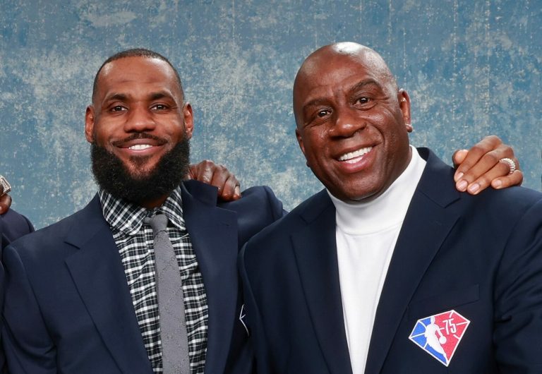 Lakers, Magic Johnson esulta per la vittoria contro i Bucks | Dunkest