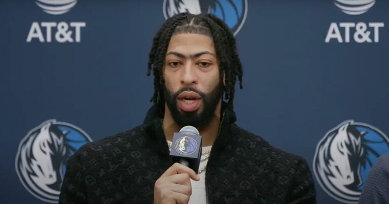 Anthony Davis al debutto con i Mavs: “Ridarò vita alla città” | Dunkest