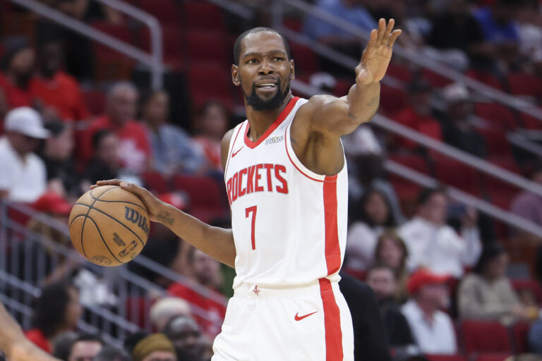 Kevin Durant Steps Away: “Right Now His Family Comes First” | Dunkest