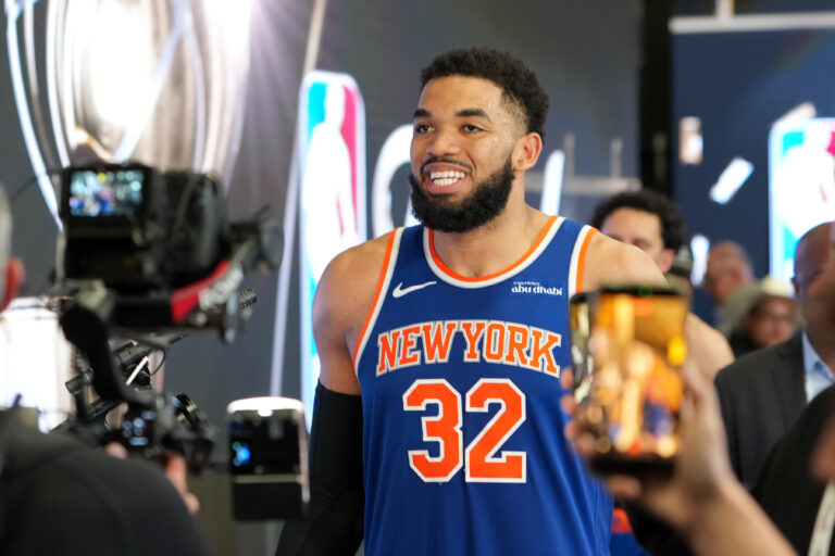 Wembanyama sbaglia, Towns non perdona: Knicks a due vittorie dal titolo ...
